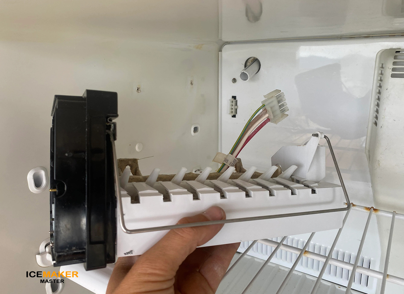 How to Disconnect an Ice Maker [UPDATED 2023]